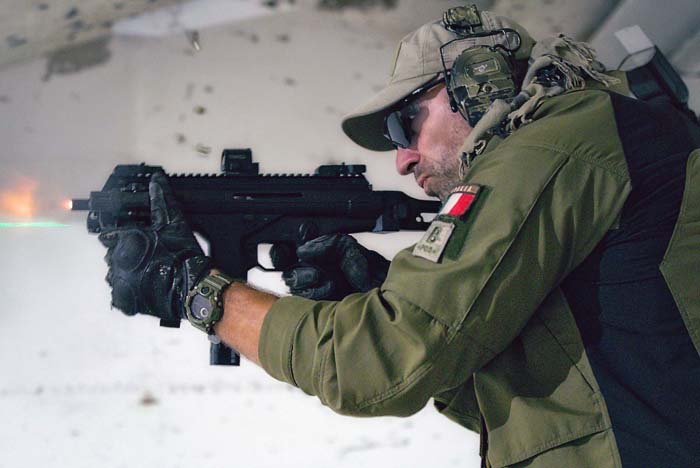 Italian Carabinieri Orders 1,000 Beretta PMX Submachine Guns | Popular ...