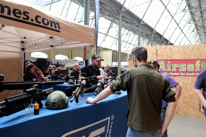 Airsoft Guns, Gear & Awesome People At The Airsoft Showcase 2016 ...