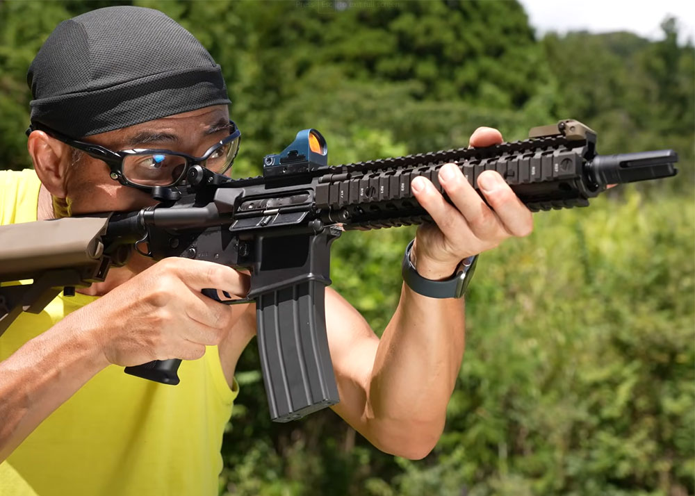 Mach Sakai Tests The Tokyo Marui MK18 Gas Blowback Rifle | Popular ...