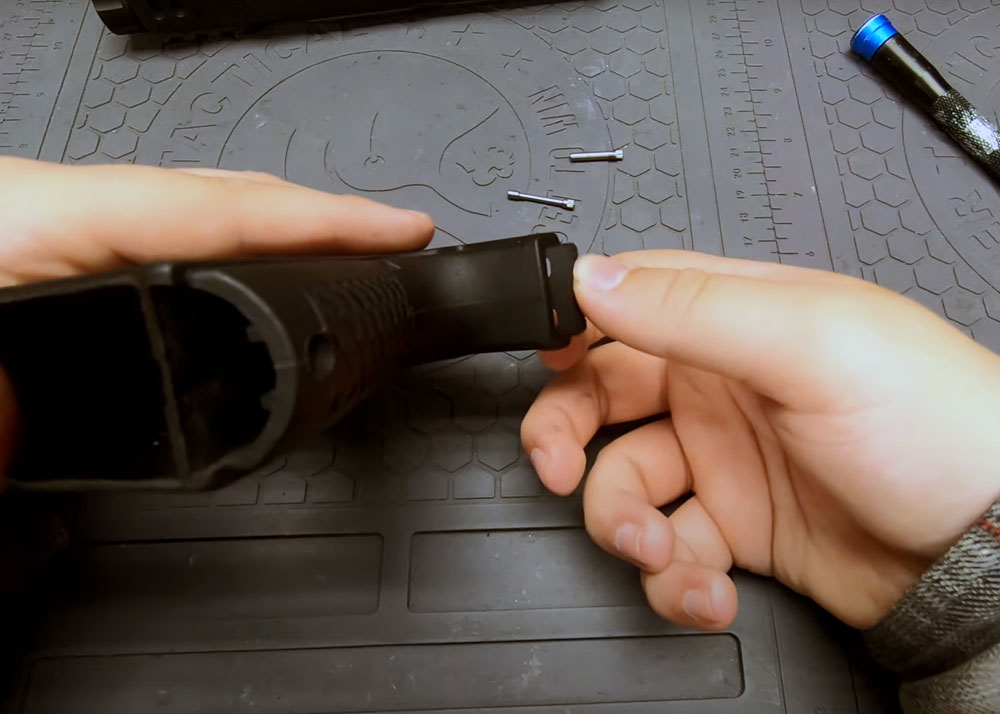 Tridos AAP-01 Upper Lock Button Install | Popular Airsoft: Welcome To ...