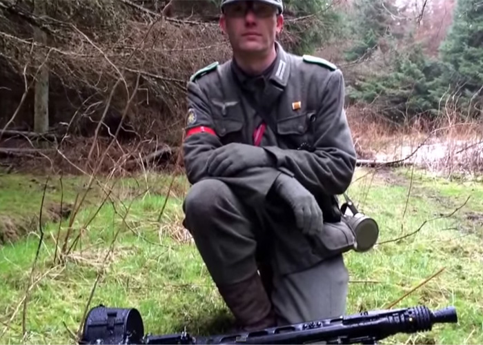 AGM MG42 AEG Mini Review | Popular Airsoft: Welcome To The Airsoft World