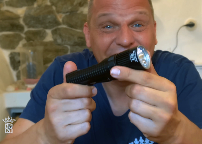 BB2K Airsoft: Nitecore SRT9 Flashlight | Popular Airsoft: Welcome To ...