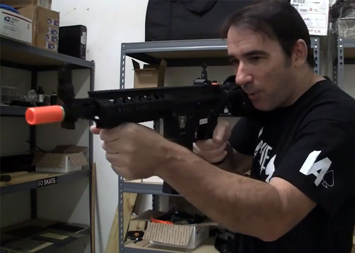 How To Hold Your Airsoft Rifle | Popular Airsoft: Welcome To The ...