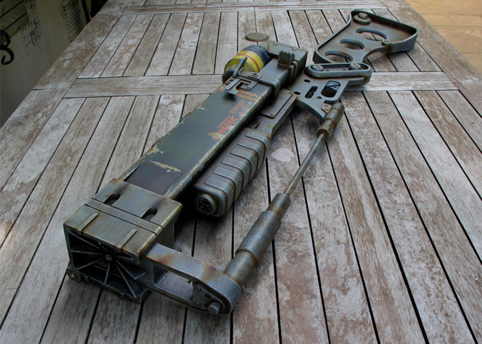Somebody! Put A Gearbox In This Fallout 3 AER9 Laser Rifle Prop ...
