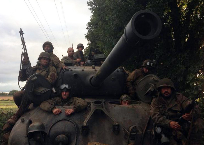 Brad Pitt Commands A Sherman Tank In World War II Movie "Fury ...