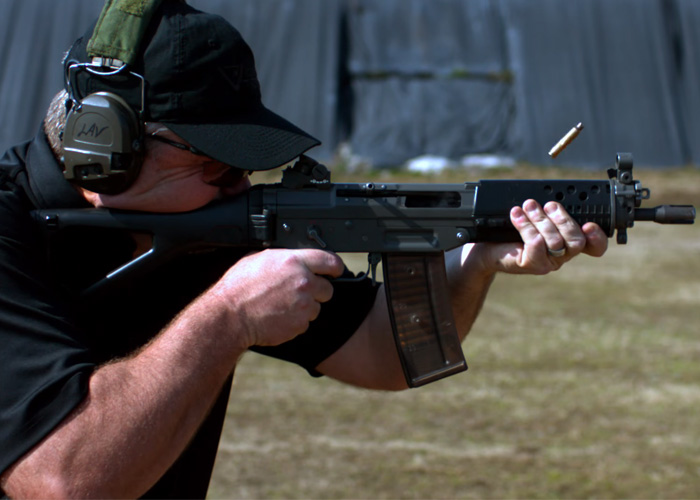 Larry Vickers On The SIG 552 Commando | Popular Airsoft: Welcome To The ...