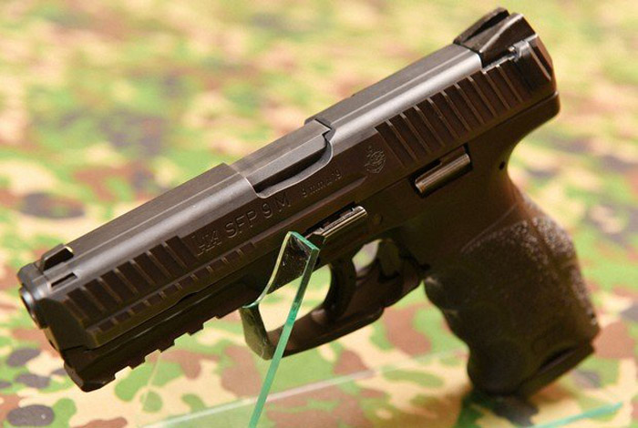 Japan Ministry Of Defense Unveils The New JGSDF Type 20 Rifle At A ...